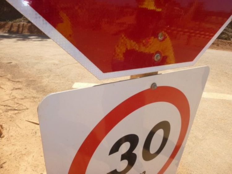 Guidance on the use of traffic signs on mining roads- RTSM Consulting